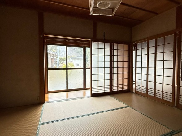（価格変更）空き家バンク【売買】400万円→200万円 兵庫県丹波市山南町 広い敷地 バルコニー・車庫付き9K2階建古民家 - Sumai空き家