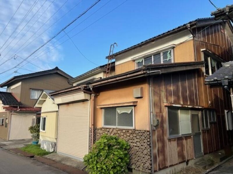 空き家バンク【賃貸】1.8万円 富山県南砺市福光 ペット可・楽器高齢者相談 短期賃貸 インナーガレージ付き5DK2階建 - Sumai空き家
