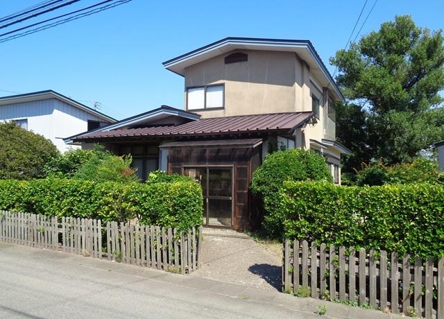 空き家バンク【売買】100万円 秋田県能代市常盤字町辺 広い敷地・生垣有 庭・物置・車庫2台付き7DK2階建 - Sumai空き家