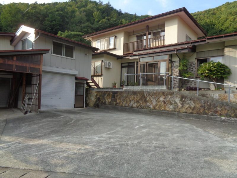 空き家バンク【売買】280万円 山形県南陽市川樋 高台・日当り良好 畑・車庫兼物置・駐車場4台付き7DK2階建 水洗トイレ - Sumai空き家