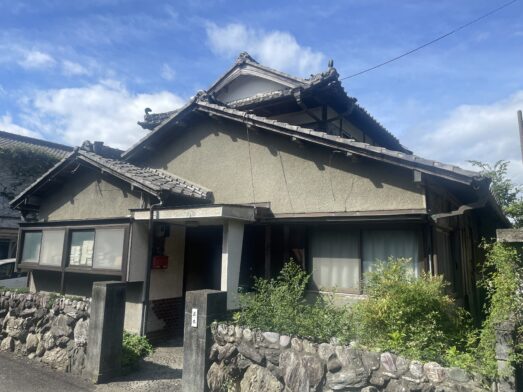 空き家バンク【売買】100万円 徳島県美馬市脇町大字猪尻西ノ久保 眺望良好・通学便利 駐車場2台付き6DK2階建古民家 水洗トイレ - Sumai空き家