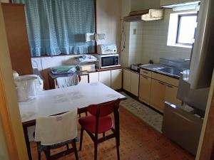 空き家バンク【売買】100万円 愛媛県宇和島市日振島喜路 海を一望する 広いベランダ付き6DK・RC2階建 水洗トイレ - Sumai空き家