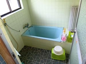 空き家バンク【売買】100万円 愛媛県宇和島市日振島喜路 海を一望する 広いベランダ付き6DK・RC2階建 水洗トイレ - Sumai空き家