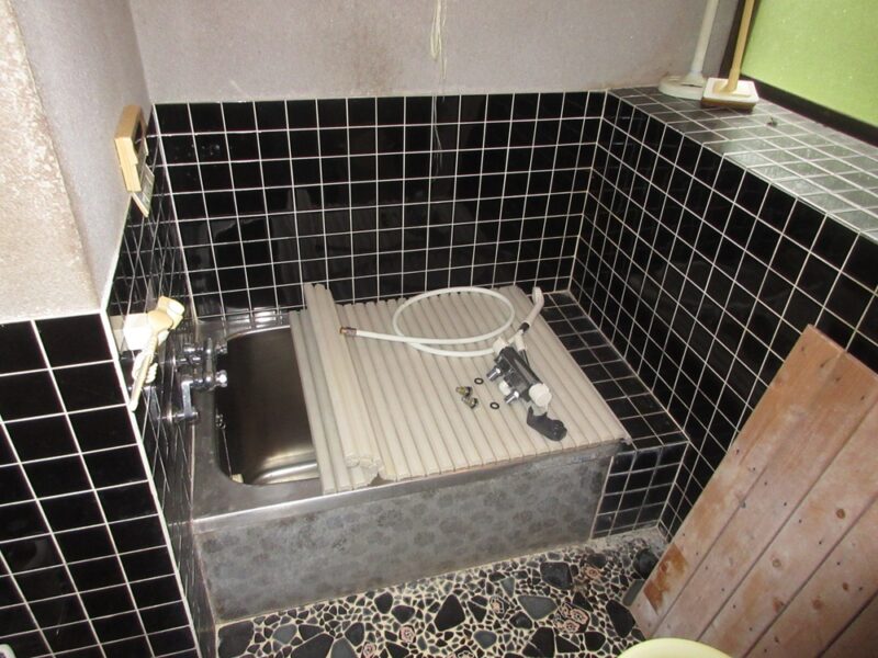 空き家バンク【売買】300万円 岩手県遠野市宮守町下宮守 田畑・山林・原野・ため池・物置2棟・バルコニー・駐車場数台付き8DK2階建 - Sumai空き家