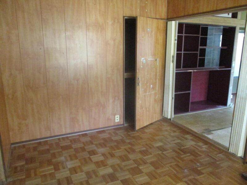 空き家バンク【売買】300万円 愛媛県八幡浜市八代一丁目 通学・買物便利 サンルーム・駐車場付き4DK2階建 上下水道 - Sumai空き家