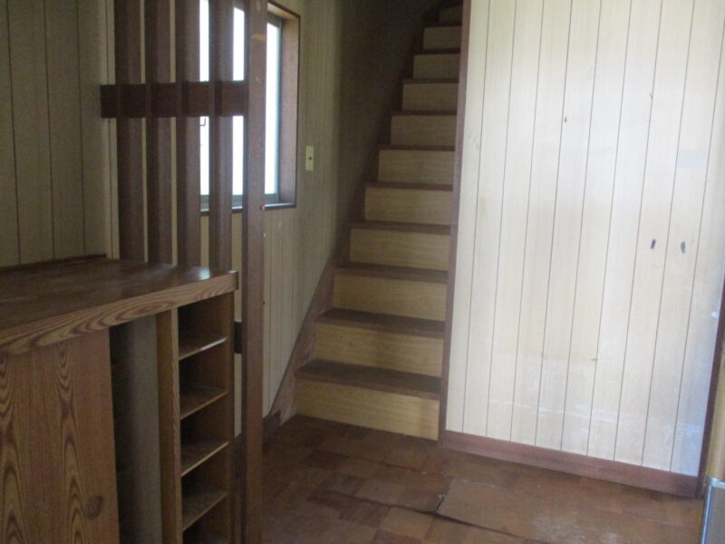 空き家バンク【売買】300万円 愛媛県八幡浜市八代一丁目 通学・買物便利 サンルーム・駐車場付き4DK2階建 上下水道 - Sumai空き家