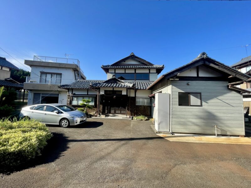 空き家バンク【売買】400万円 福井県越前市新堂町 閑静住宅地 駐車場付き13部屋和風2階建 水洗トイレ 土間・縁側・続き間有 - Sumai空き家