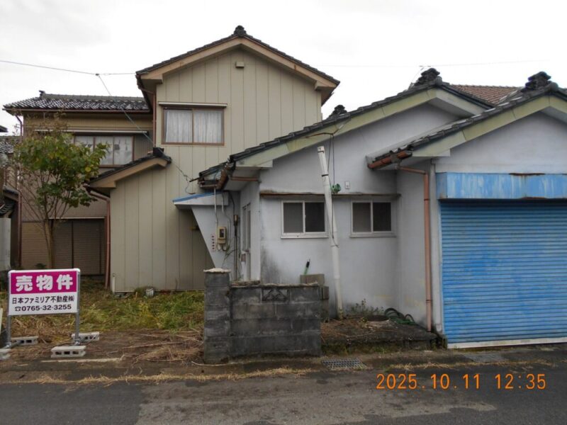 空き家バンク【売買】150万円 富山県黒部市三日市 駅徒歩圏内・通学便利 車庫付き7部屋2階建 - Sumai空き家