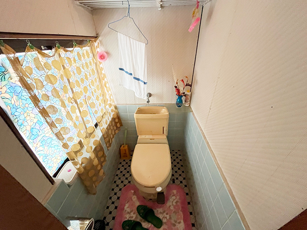 空き家バンク【売買】300万円 岡山県高梁市高倉町飯部 広い敷地 山林・原野・雑種地・離れ・倉庫・蔵・駐車場5台付き8DK2階建古民家 回り縁・続き間有 - Sumai空き家