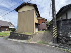 空き家バンク【売買】100万円 岐阜県中津川市中津川 街を一望する高台 倉庫兼車庫・駐車場付き3DKコンパクト2階建 - Sumai空き家