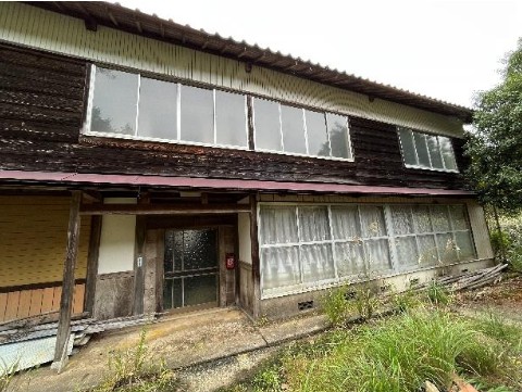 空き家バンク【売買】100万円 京都府与謝郡伊根町字菅野 広い敷地 田畑・庭・物置・車庫付き8部屋2階建古民家 土間・縁側・続き間有 ...